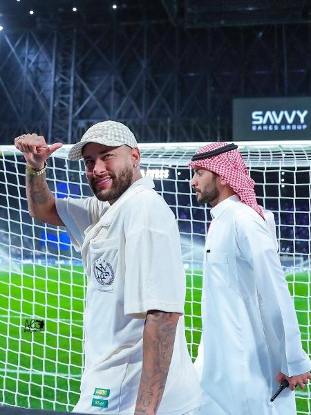 No camarote, Neymar acompanha vitória do Al-Hilal: 'Feliz em voltar'
