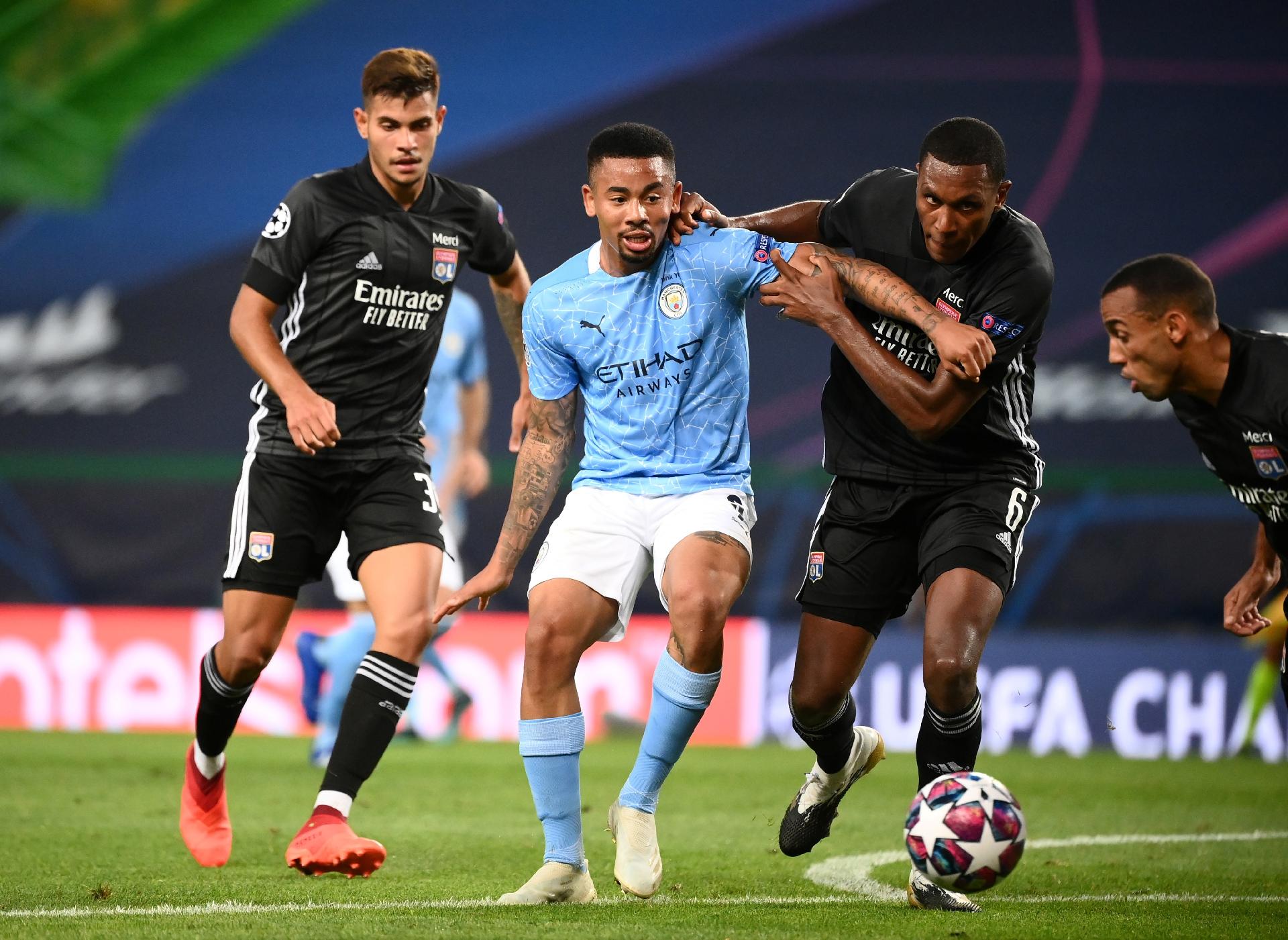 Liga dos Campeões: Gol perdido de Sterling, do City, deixa Carragher e ...