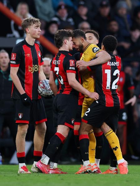Wolverhampton teme punição a Matheus Cunha após expulsão por agressão