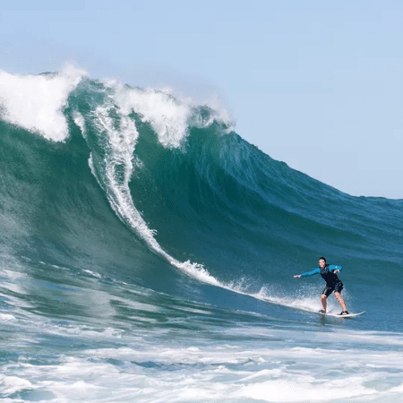 Quem é Michaela Fregonese, que faz história no Big Wave Challenge 2025