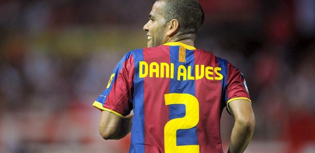 Daniel Alves publica foto em Barcelona e agita torcedores do clube