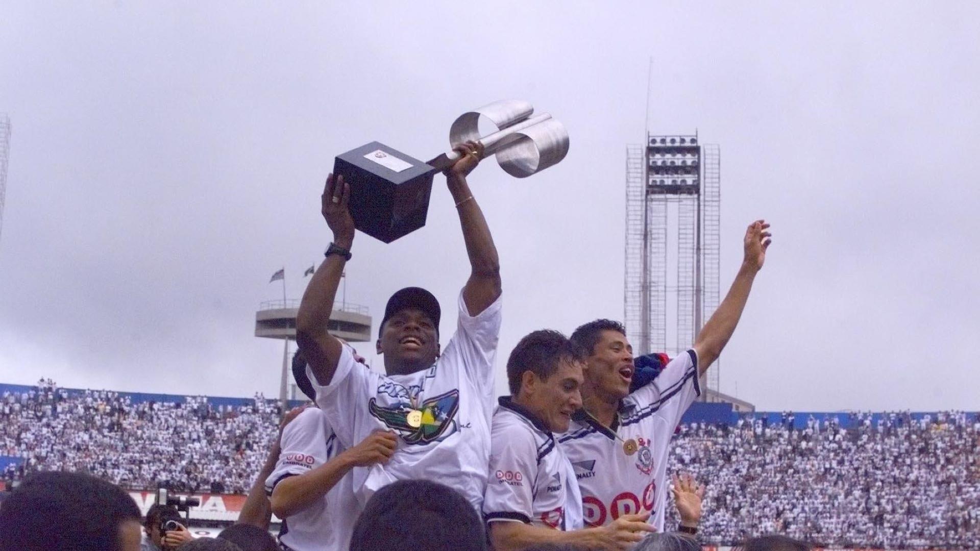 Resenha e futebol raiz: morre o ex-volante do Corinthians Gilmar Fubá