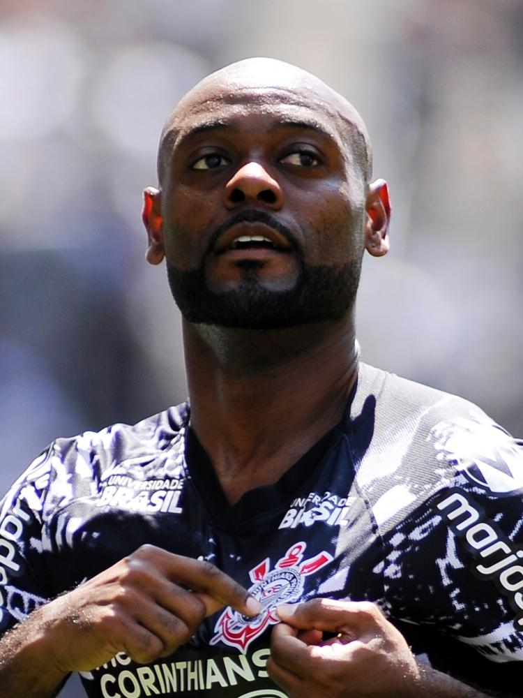 Os times e os números da carreira de Vagner Love