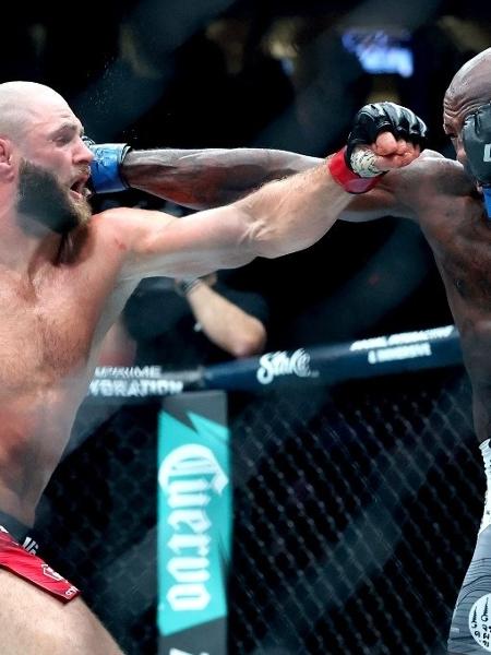 UFC 320: Em duelo de vítimas de Poatan, Prochazka nocauteia Khalil