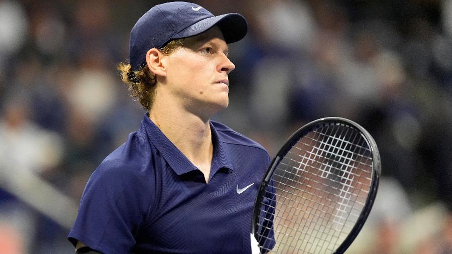 Sem dó de compatriota, Sinner domina e volta à semi do US Open