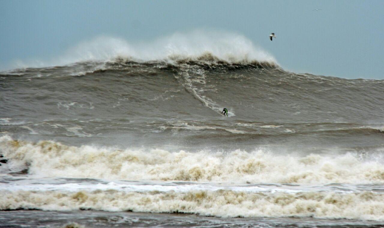 Lugar que causou mais de 70 naufrágios hoje tem a maior onda do Brasil