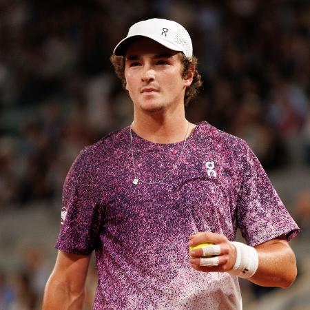 João Fonseca estreia nas duplas: onde assistir jogo do ATP de Halle