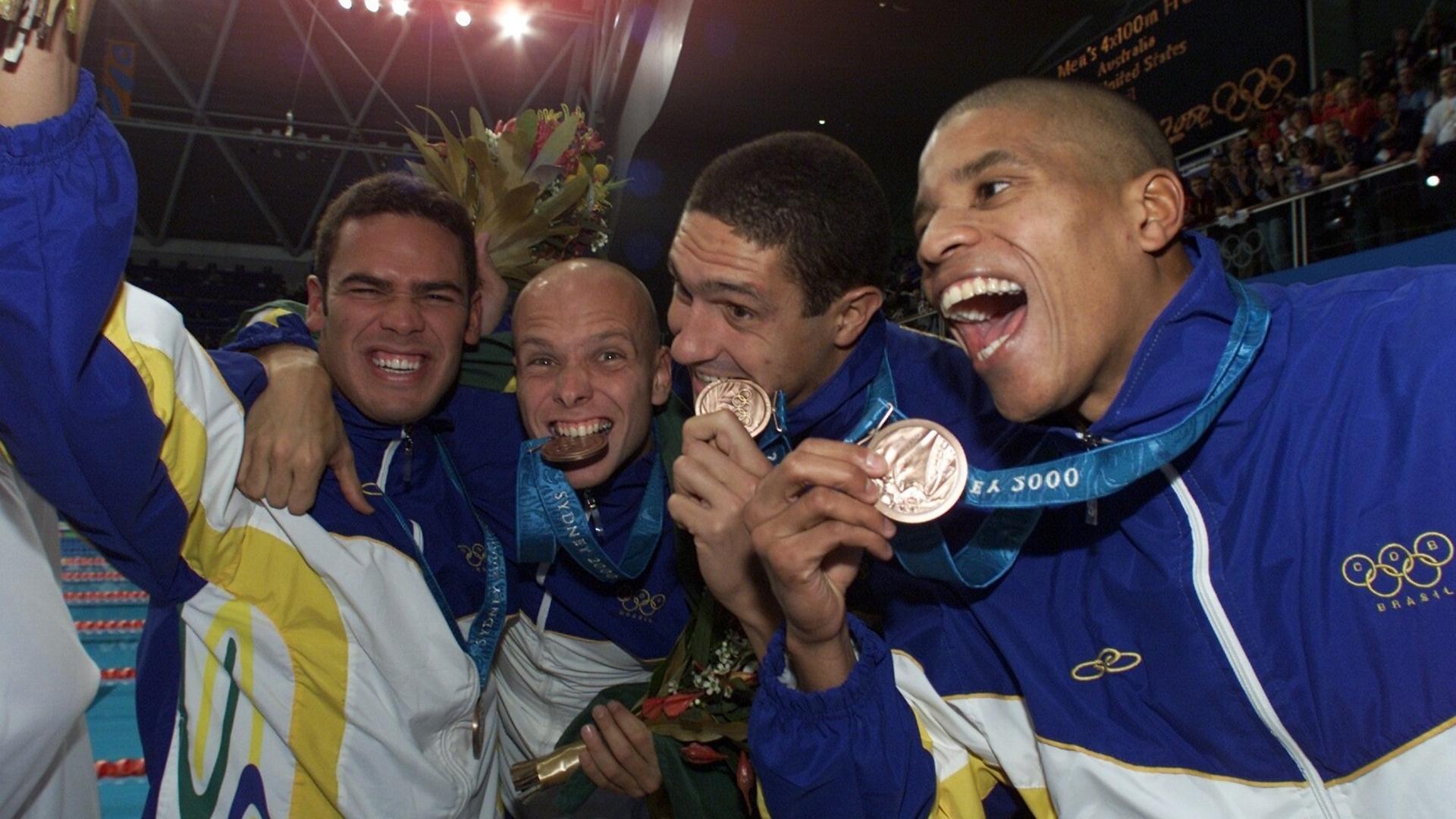 Bronze em Sydney 2000, Edvaldo Valério dá aulas da borda da piscina