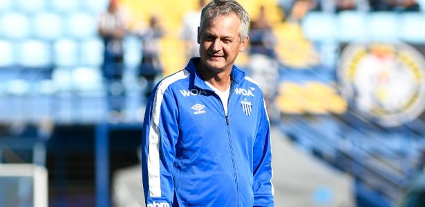 Lisca é demitido do Avaí após derrota para o Palmeiras pelo Brasileiro