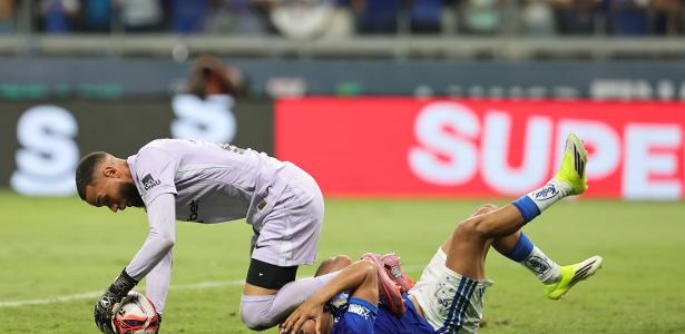 'Everson tem que ser punido': Juca e Trajano detonam goleiro do Galo