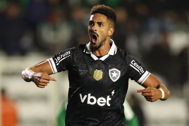 Vasco escala Vegetti e Botafogo tem Chris Ramos titular; veja os times
