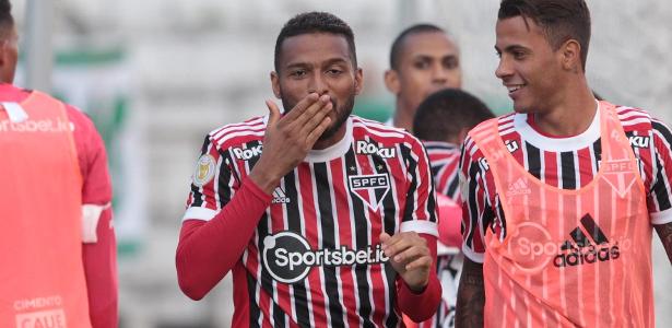 Reinaldo minimiza reserva contra o Palmeiras: "Sempre pronto para ...