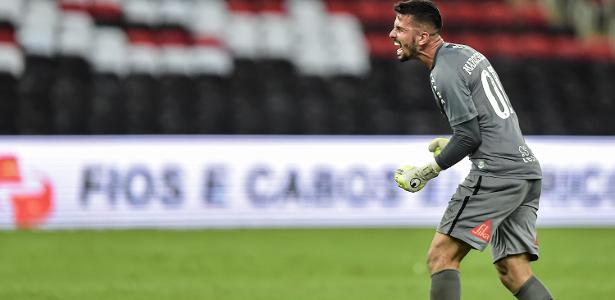 Fluminense: Marcos Felipe vive 'sonho': 'Sobre o Fla tem gosto a mais'