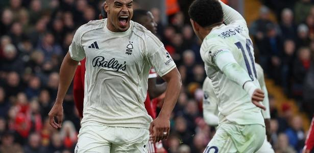 Murillo marca, e Forest bate Liverpool em Anfield, pelo Inglês
