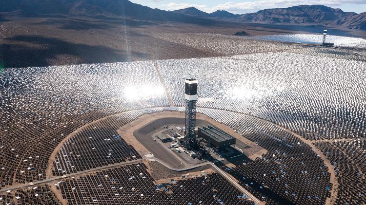 Centro 'alienígena' que gera energia no deserto fechará após 12 anos