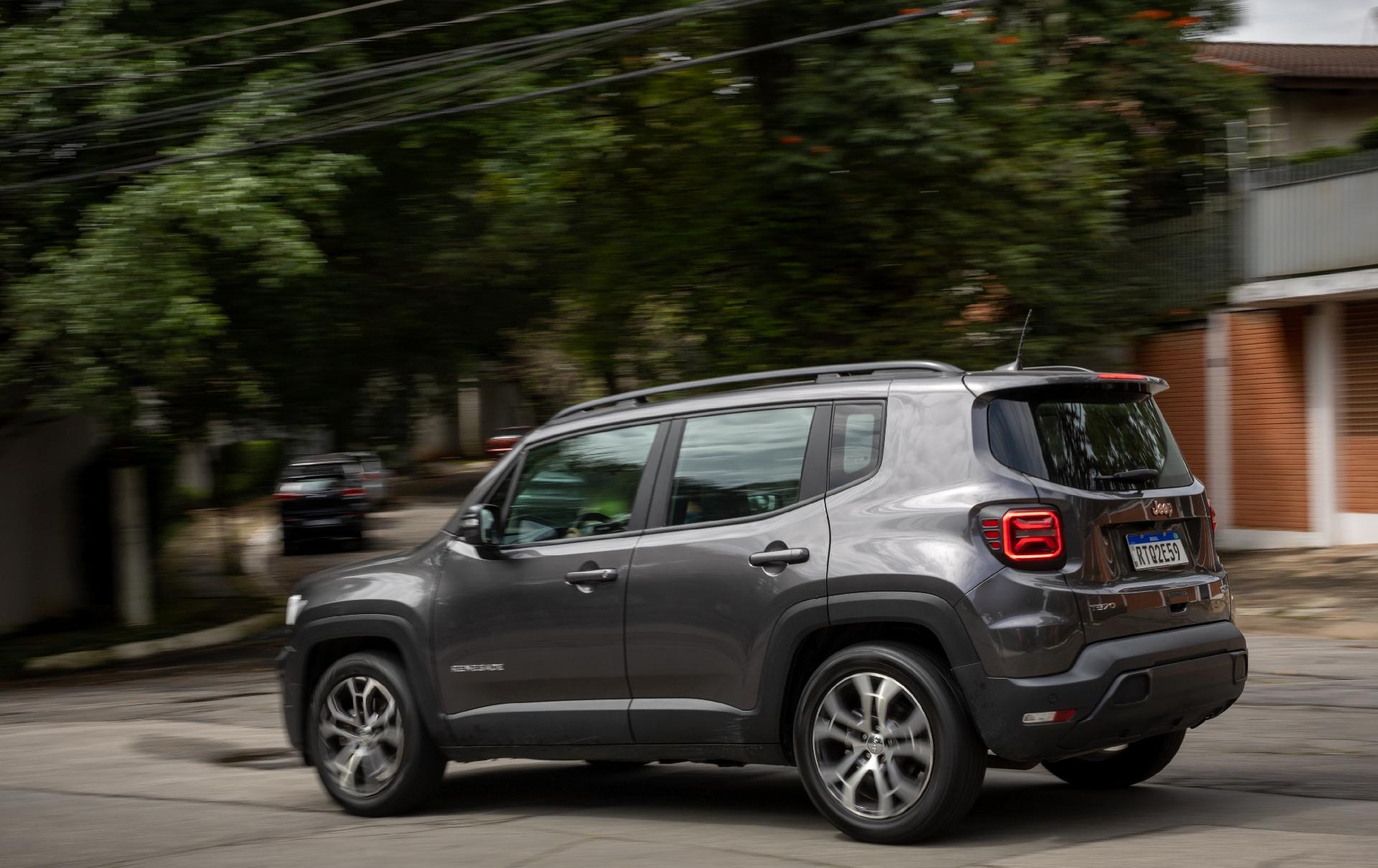 Tracker RS x Renegade Longitude: SUVs de personalidade. Qual é melhor?