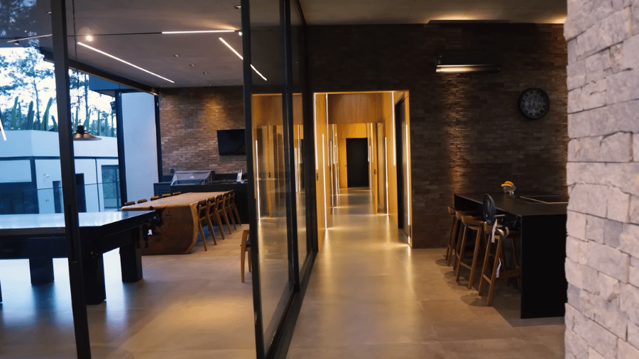 Boca Rosa compra mansão de R$ 18 milhões com aquário de tubarões