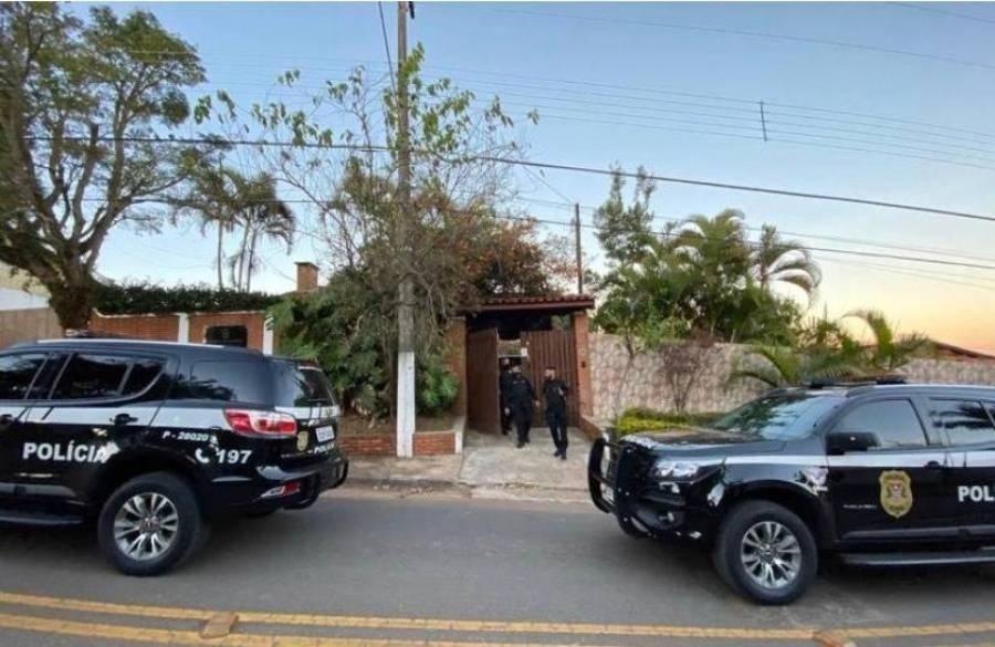 Caso Queiroz: memes ironizam prisão e quarentena 'antecipada'