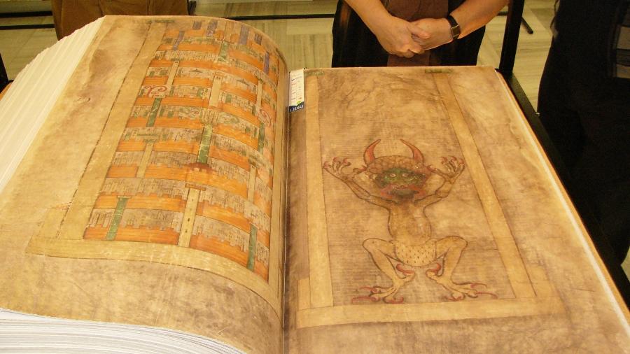 Codex Gigas: 'Bíblia do Diabo' envolve lenda de maldição de um monge