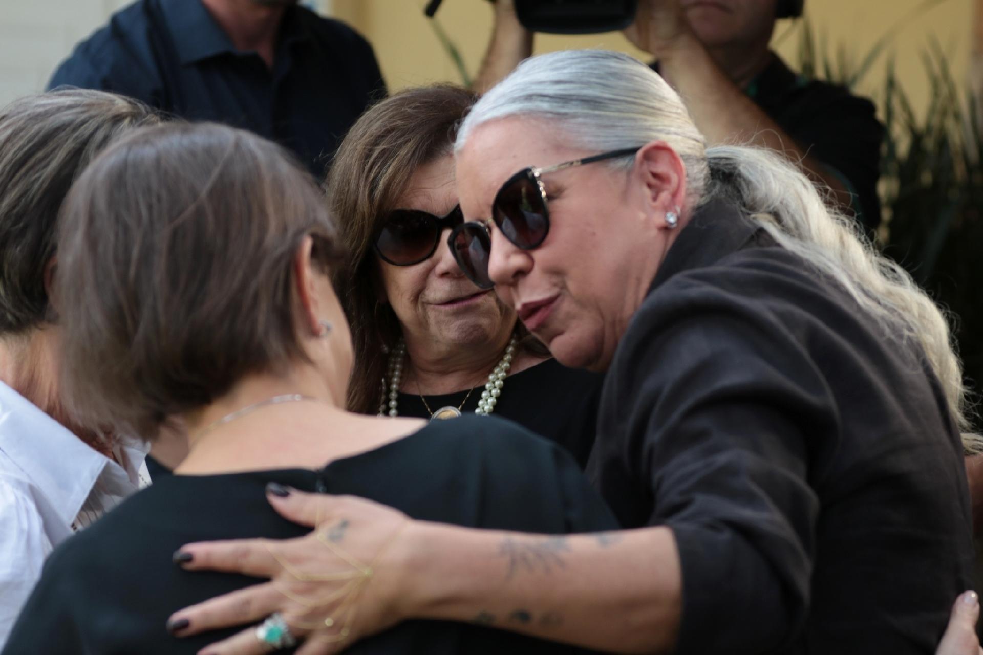 Palmirinha Onofre: Leão Lobo e outros famosos se despedem em enterro