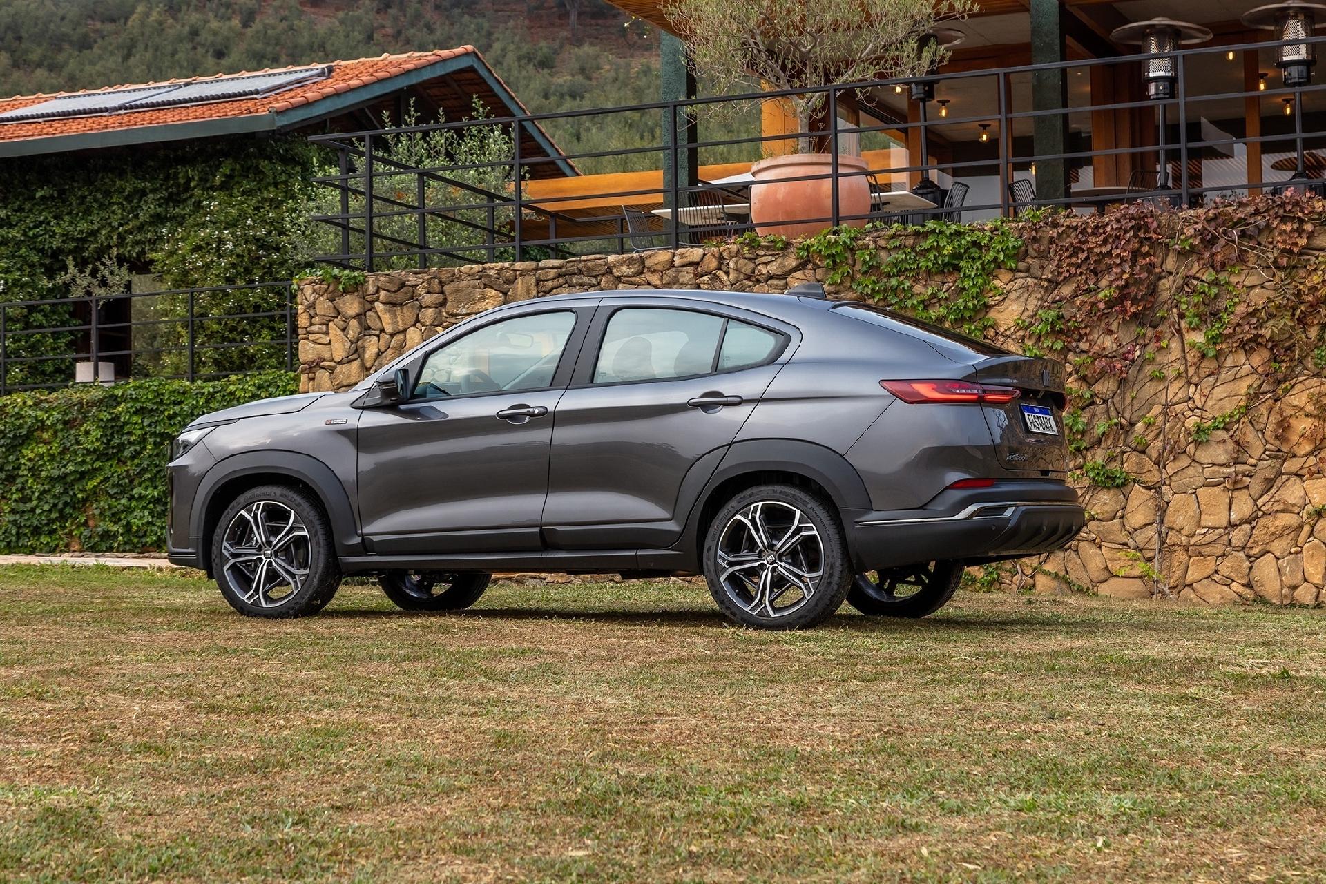 Fiat Fastback: veja como anda e o que entrega a versão de R$ 150 mil