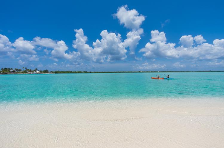 Belezas do mar e luxo mostram que Ilhas Cayman são mais que paraíso ...