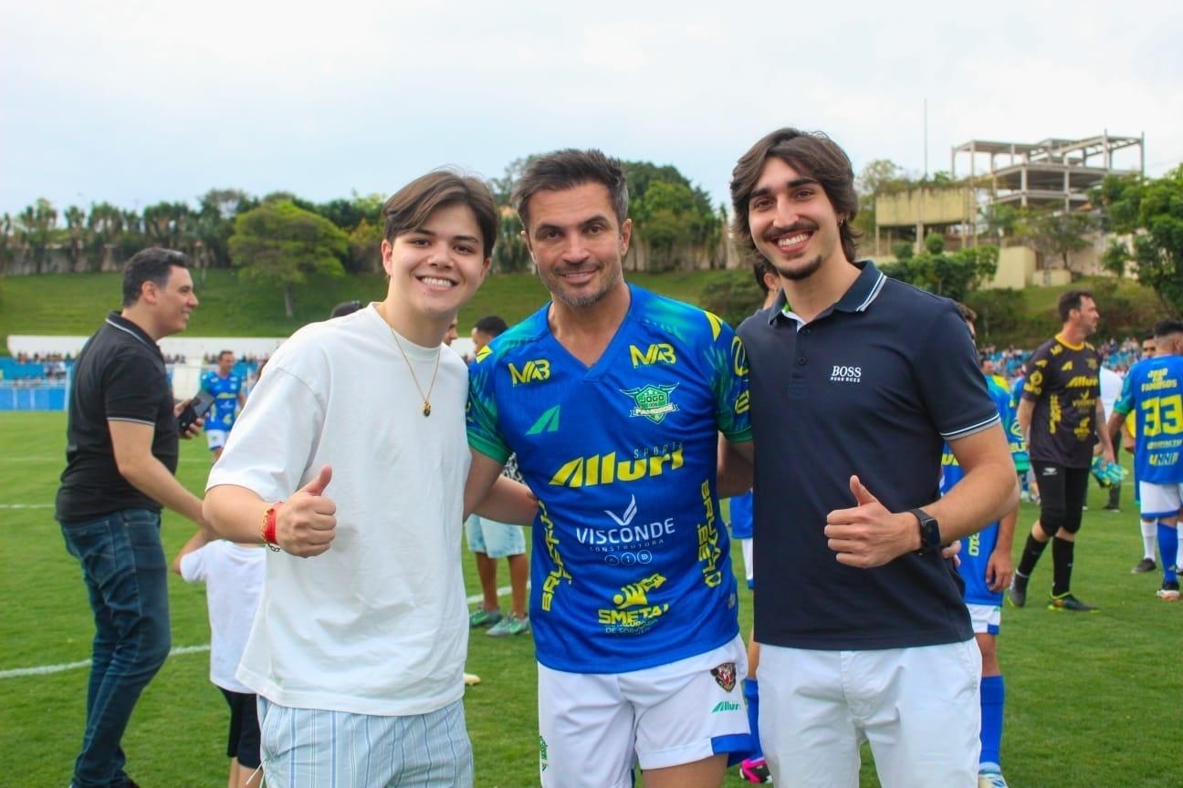 OSSEL patrocina o Jogo dos Famosos, com Ronaldinho Gaúcho - 23/08/2023 - UOL Splash