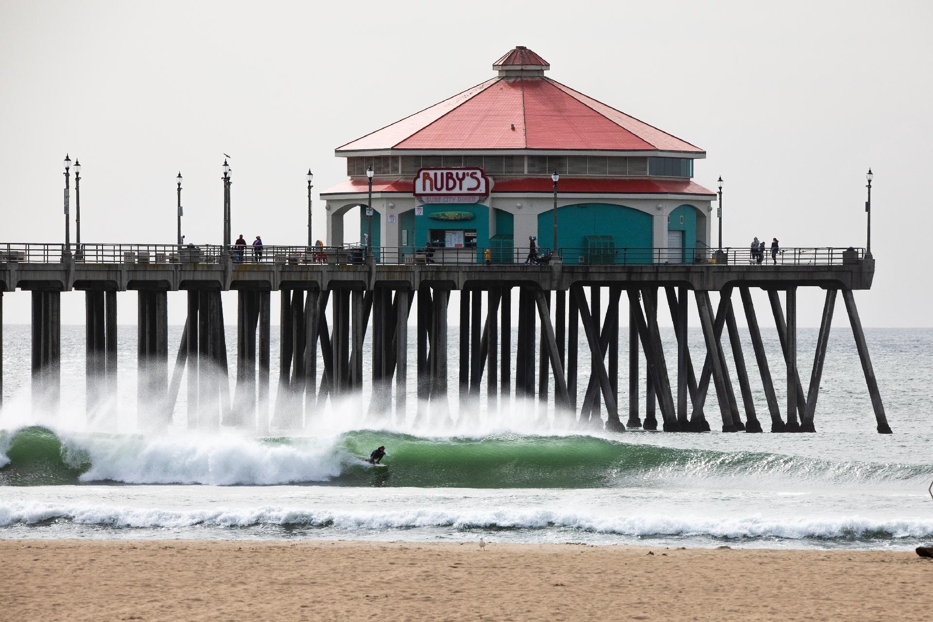 Prancha gigante e cães ao mar: como Huntington Beach virou ícone do ...