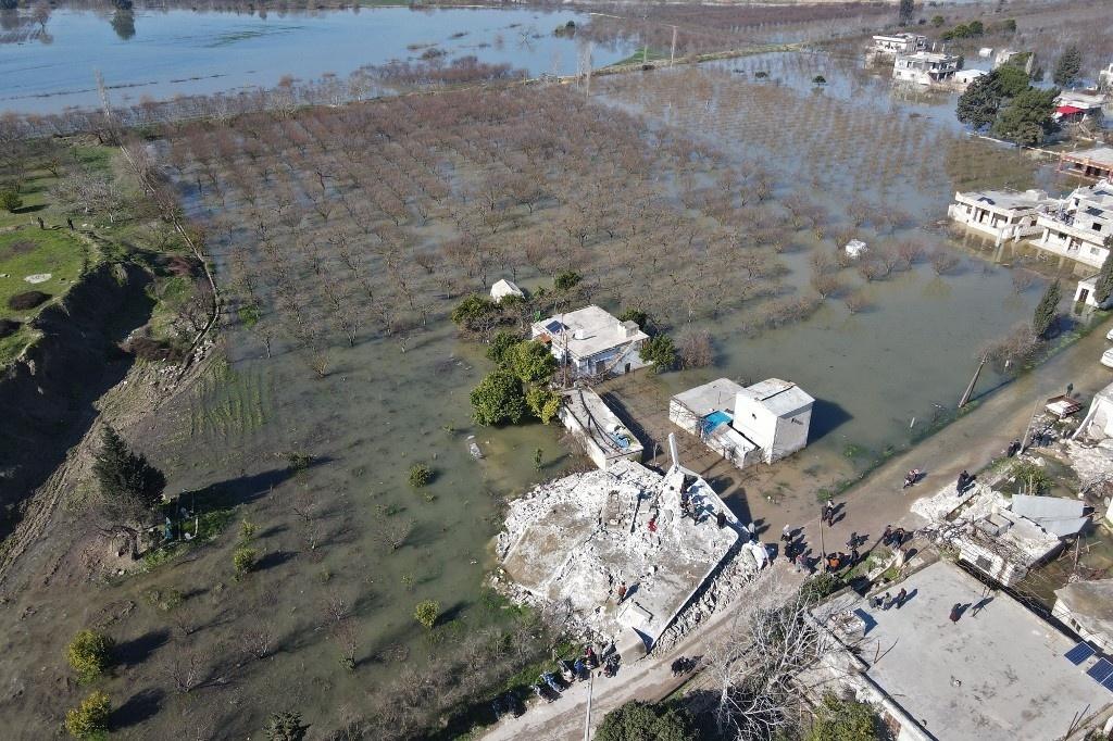 Barragem se rompe e inunda cidade na Síria após terremoto; veja fotos