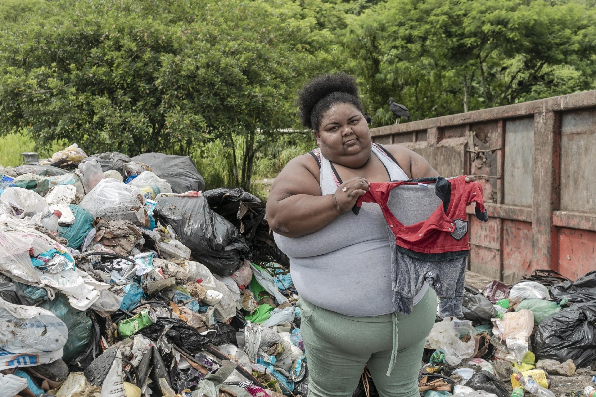 Influencer revela tesouros achados em lixão de SP: 'Não acreditariam'