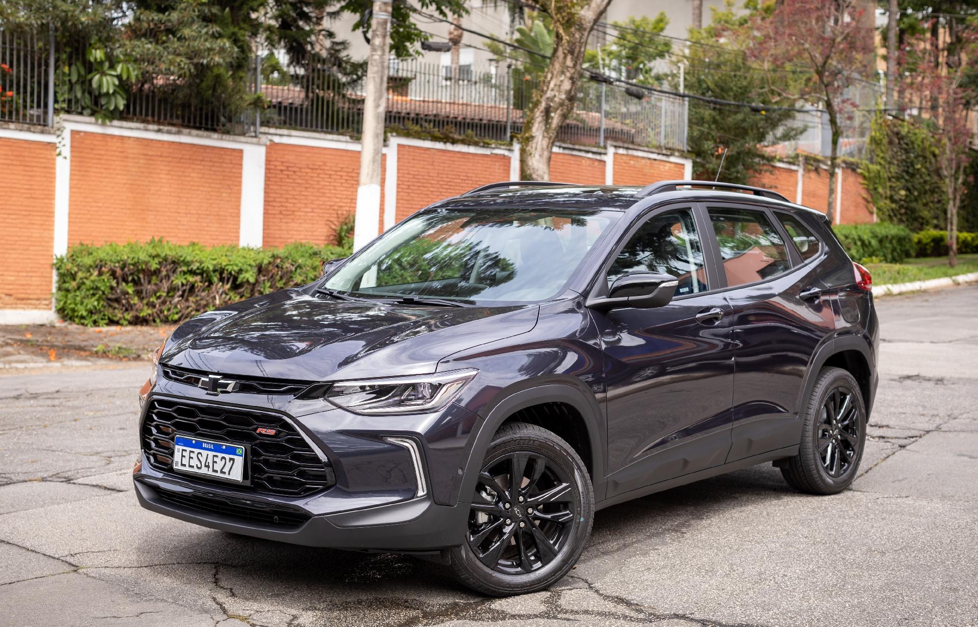 Tracker RS x Renegade Longitude: SUVs de personalidade. Qual é melhor?