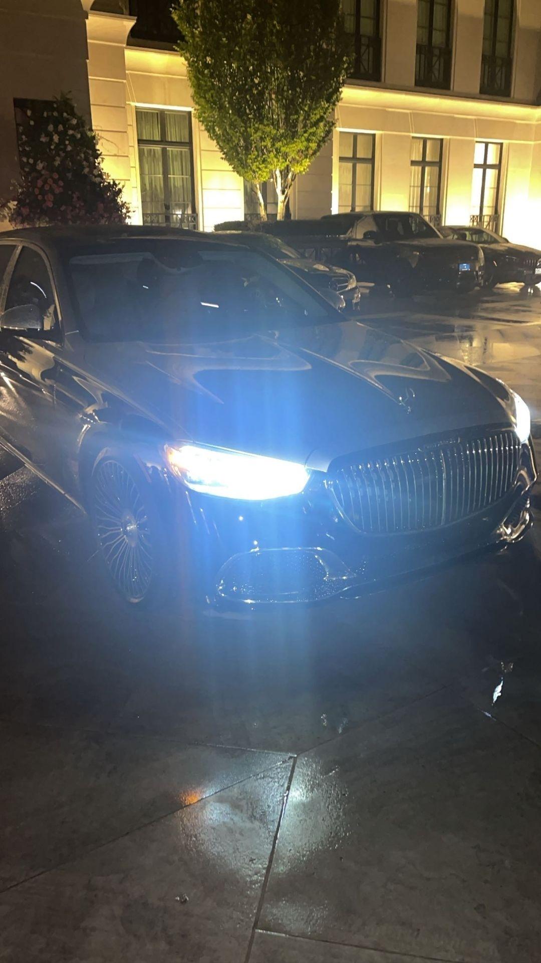 Rapper Drake celebra novo disco com sedã de luxo de mais de R$ 2 ...