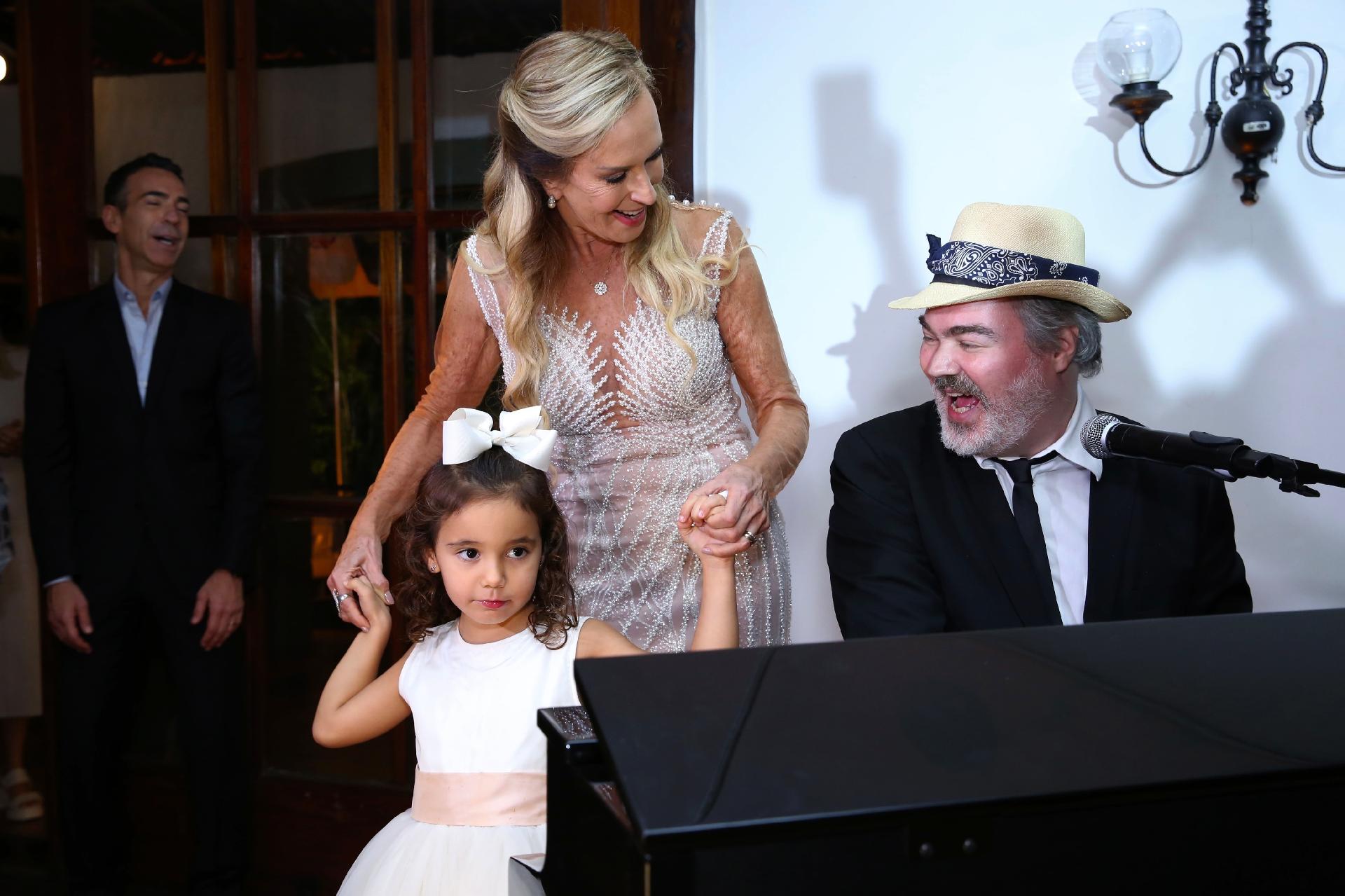 Helô Pinheiro 80 anos: veja como foi a festa