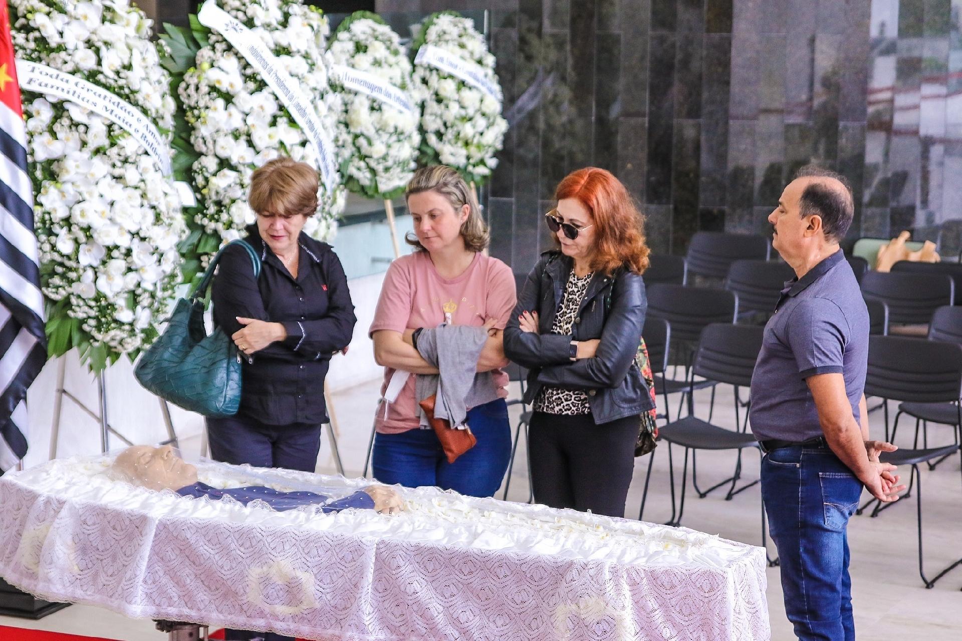 Ana Maria diz que ganhou serenata de Rolando Boldrin na juventude