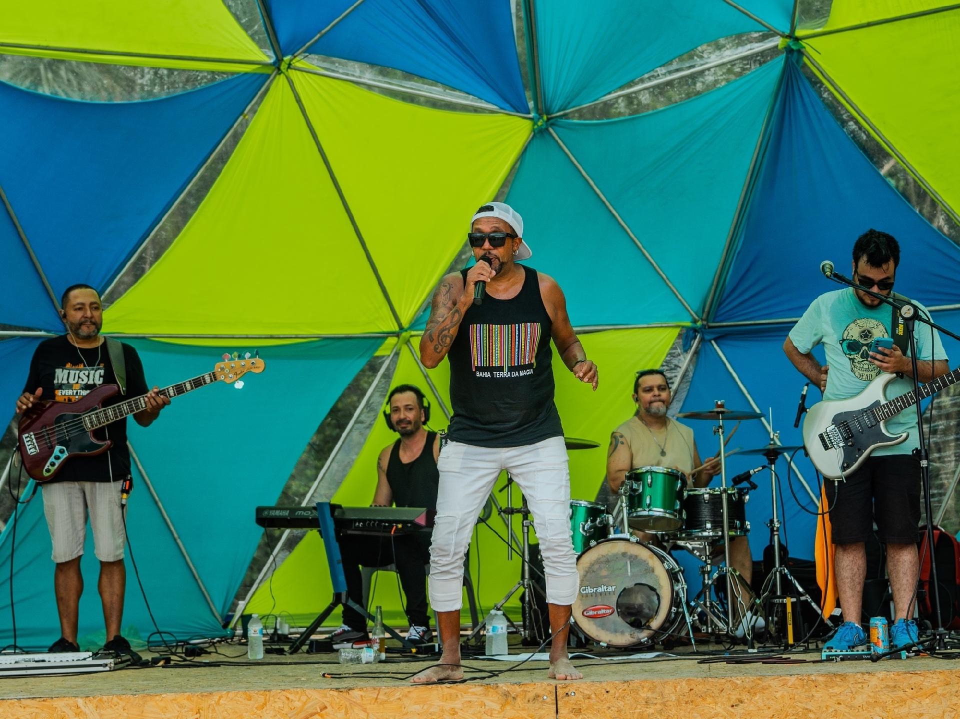 UOL no Verão tem esportes de areia, música ao vivo, drinques e lazer