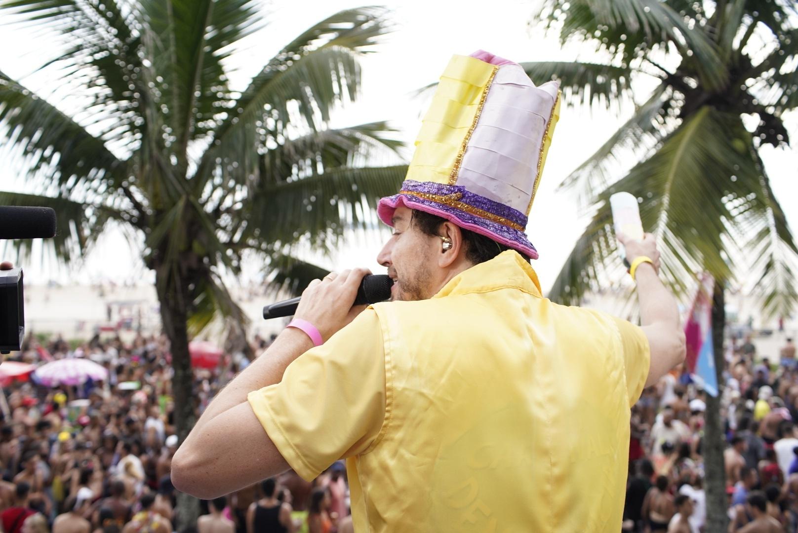 Simpatia é Quase Amor exalta democracia em desfile político no Rio