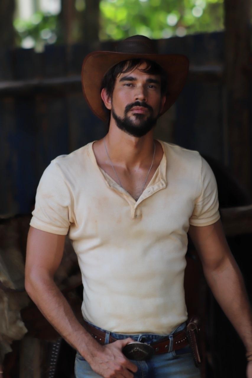 Matteus Cardoso comenta estreia na televisão com 'Mar do Sertão'