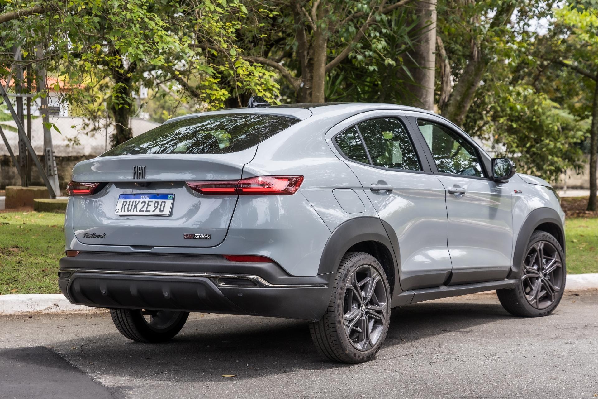 Fiat Fastback x VW T-Cross: novo SUV cupê desafia campeão de vendas