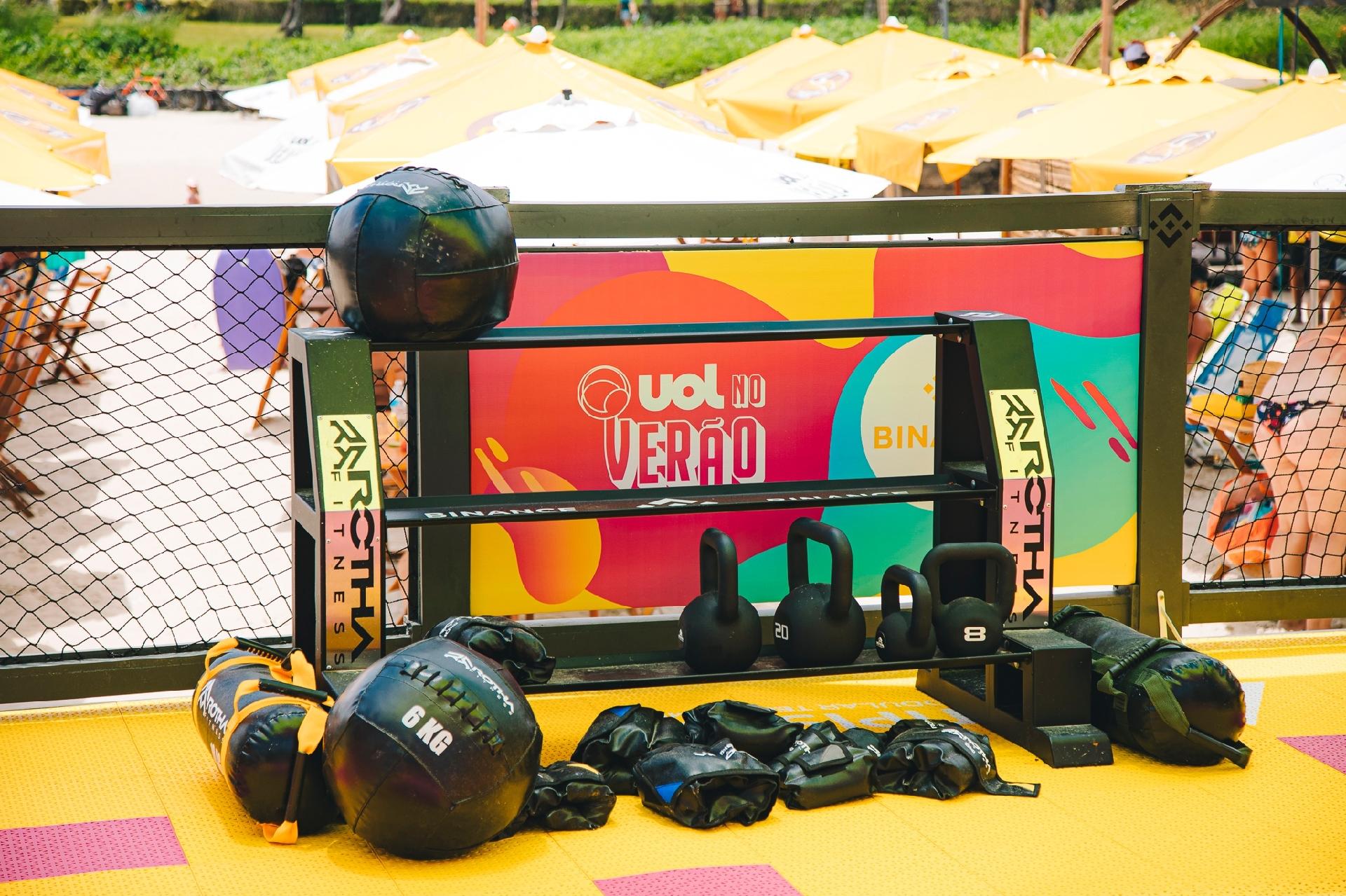 UOL no Verão tem esportes de areia, música ao vivo, drinques e lazer