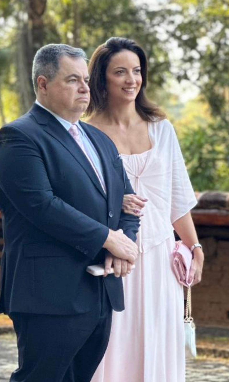 Juliana Saab e Eduardo Ruske trocam alianças - 03/07/2023 - UOL Splash