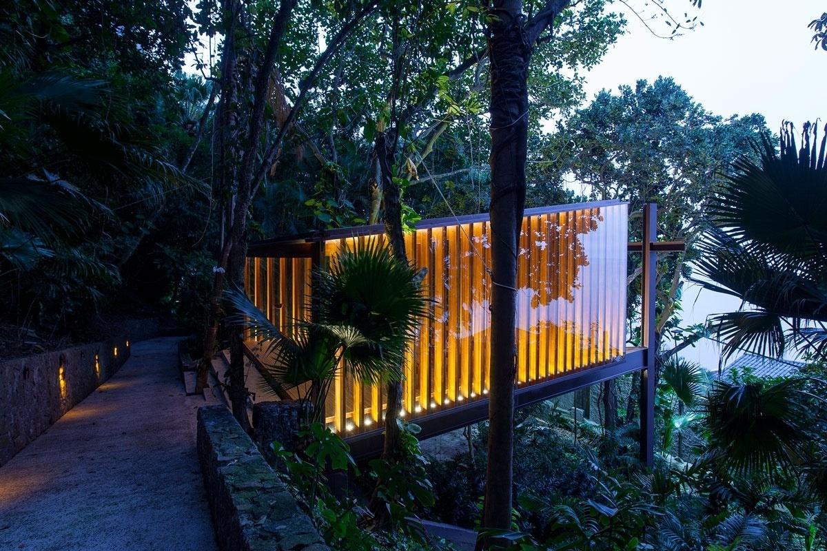 Luciano Huck: Casa de Angélica e do apresentador tem capela e cinema