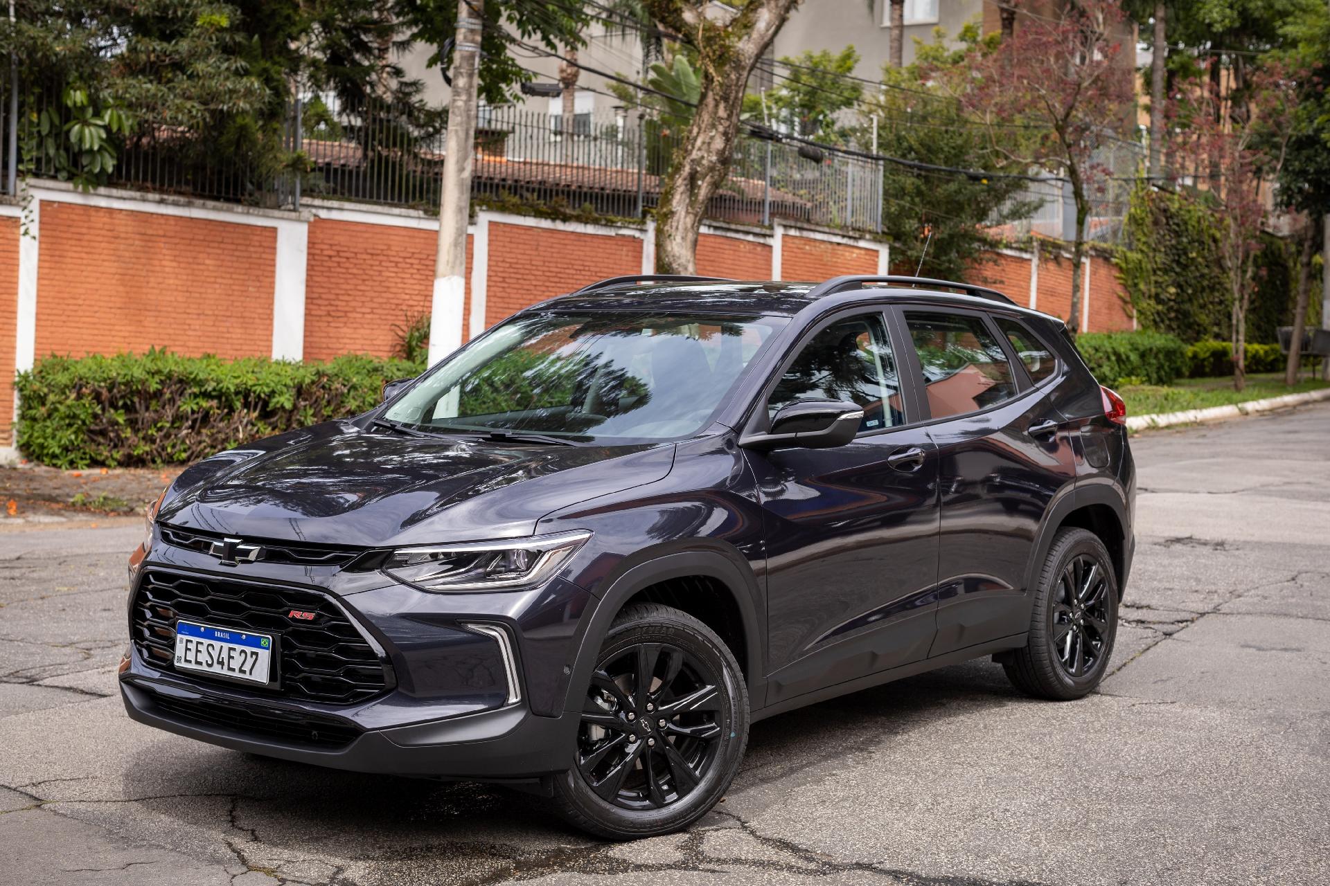 Tracker RS x Renegade Longitude: SUVs de personalidade. Qual é melhor?