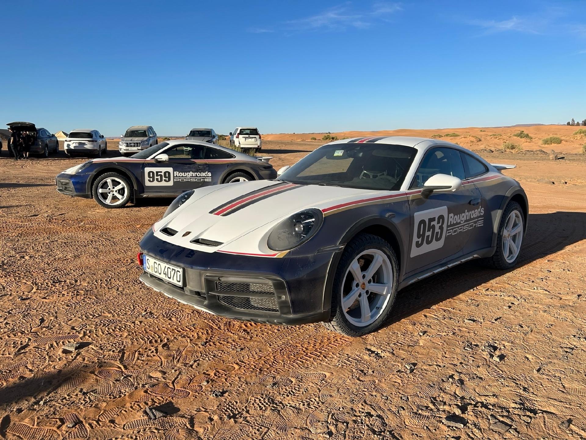 Porsche 911 Dakar: aceleramos esportivo nas dunas do Deserto do Saara