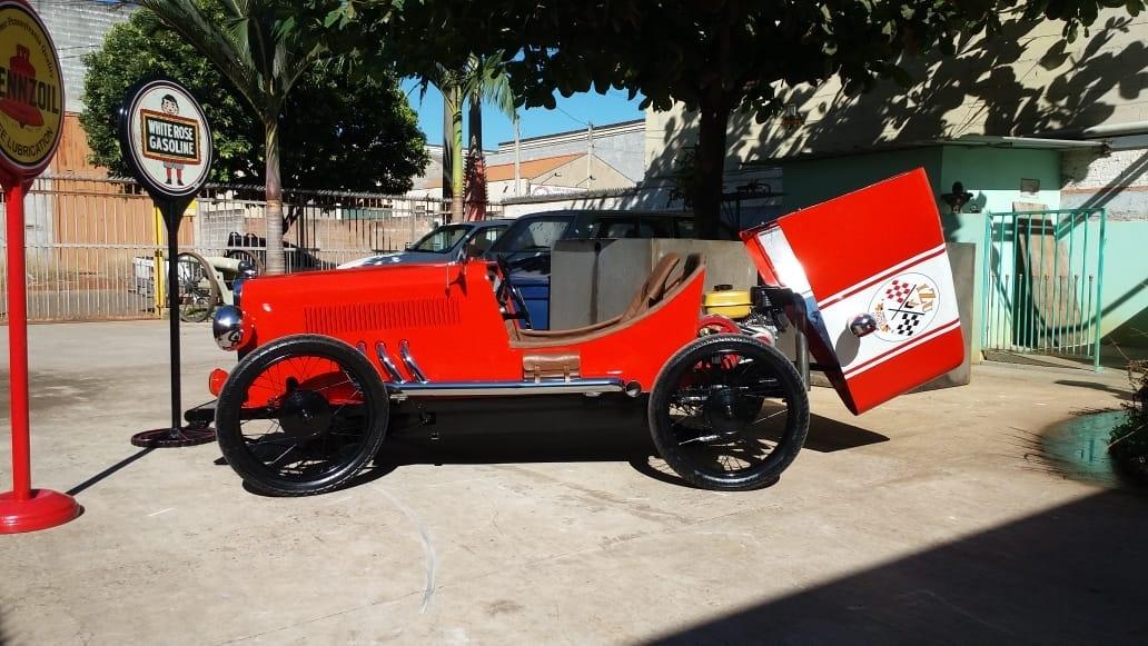 "Mini calhambeque" feito em oficina leva uma pessoa e chega a 40 km/h ...