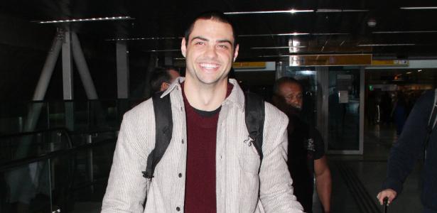 CCXP: Mulher encontra Noah Centineo no avião sem saber