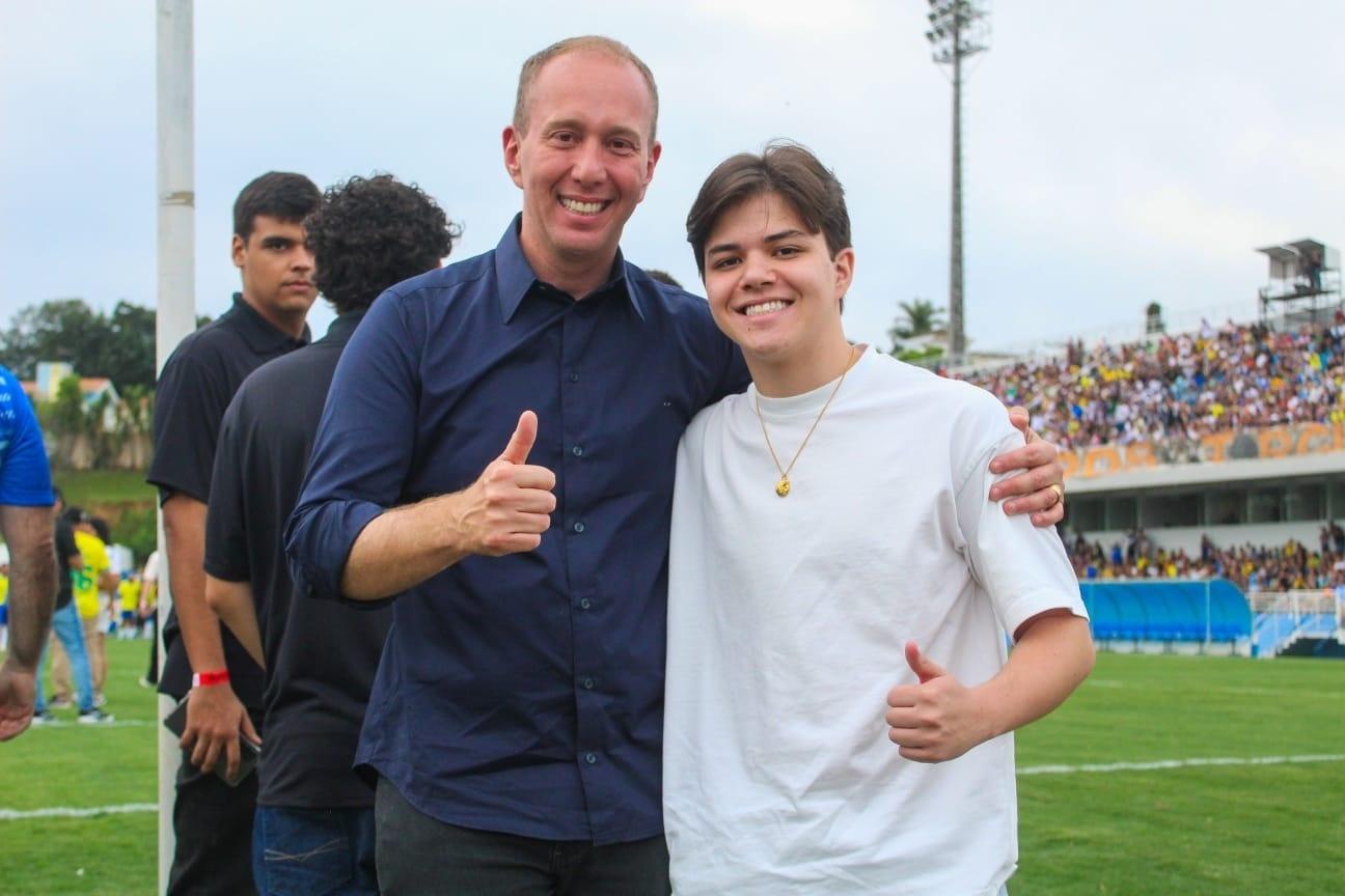 OSSEL patrocina o Jogo dos Famosos, com Ronaldinho Gaúcho - 23/08/2023 - UOL Splash