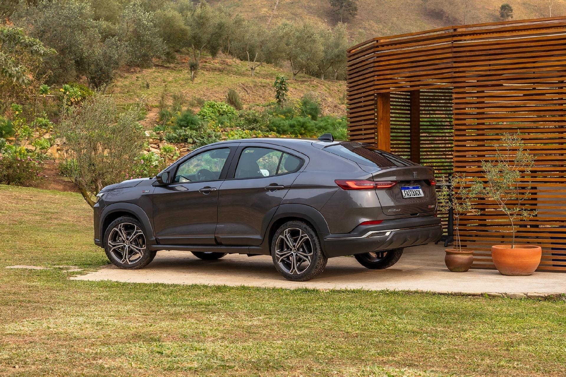 Fiat Fastback: veja como anda e o que entrega a versão de R$ 150 mil