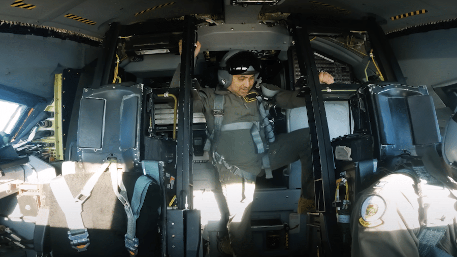 Como foi a atuação dos pilotos no voo de 37 horas entre os EUA e o Irã