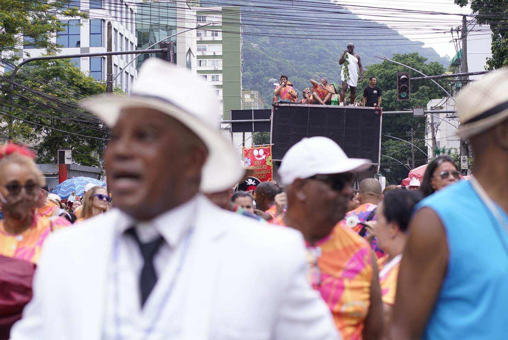 Carnaval 2023: Bloco Suvaco do Cristo homenageia vítimas da pandemia
