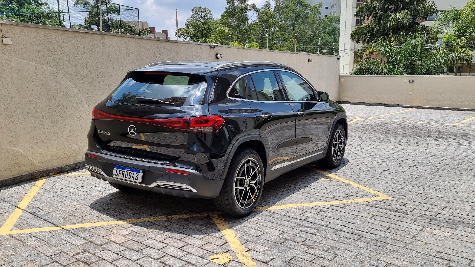 SUV elétrico mais barato da Mercedes, EQA entrega luxo e exagera no ...